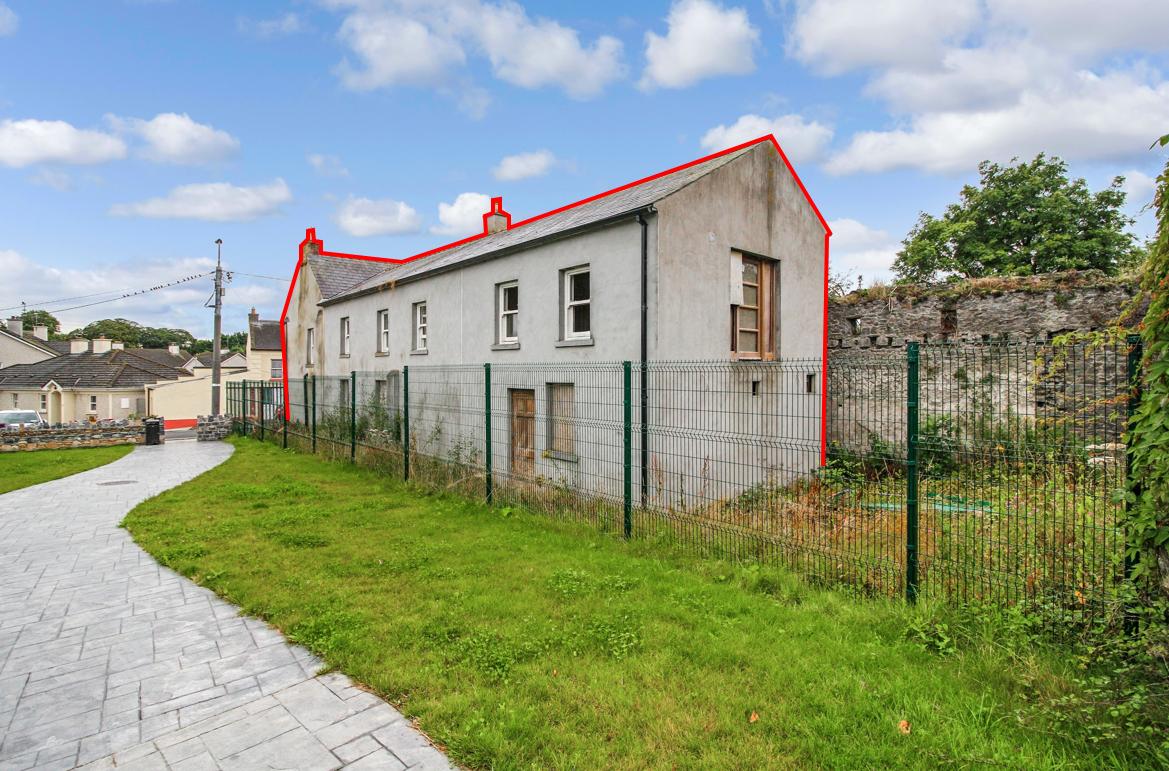 Fancy a lock-in? Take a tour of this former public house going under ...