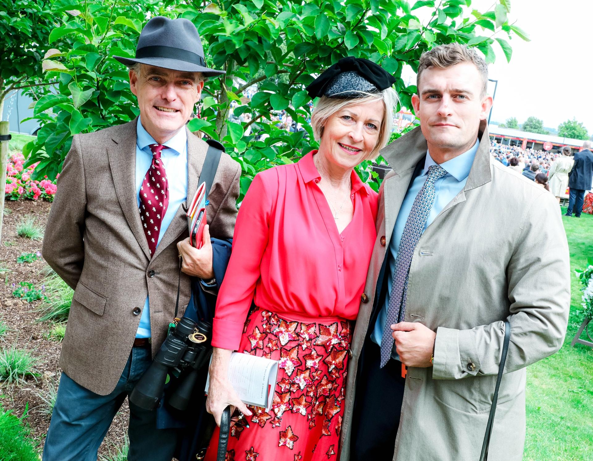 GALLERY: More fashion and fun from Irish Derby day at the Curragh ...