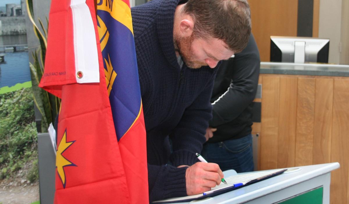 Book of condolence opens in Limerick for Anthony Foley - Limerick Live