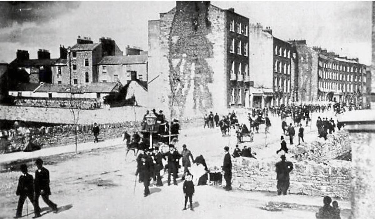 If Walls Could Talk! Quinlan Street - the shortest of the principal ...