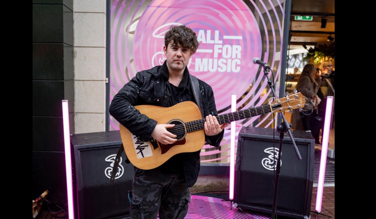 Tipperary musician Dàwna set to join Gavin James on tour in Paris ...