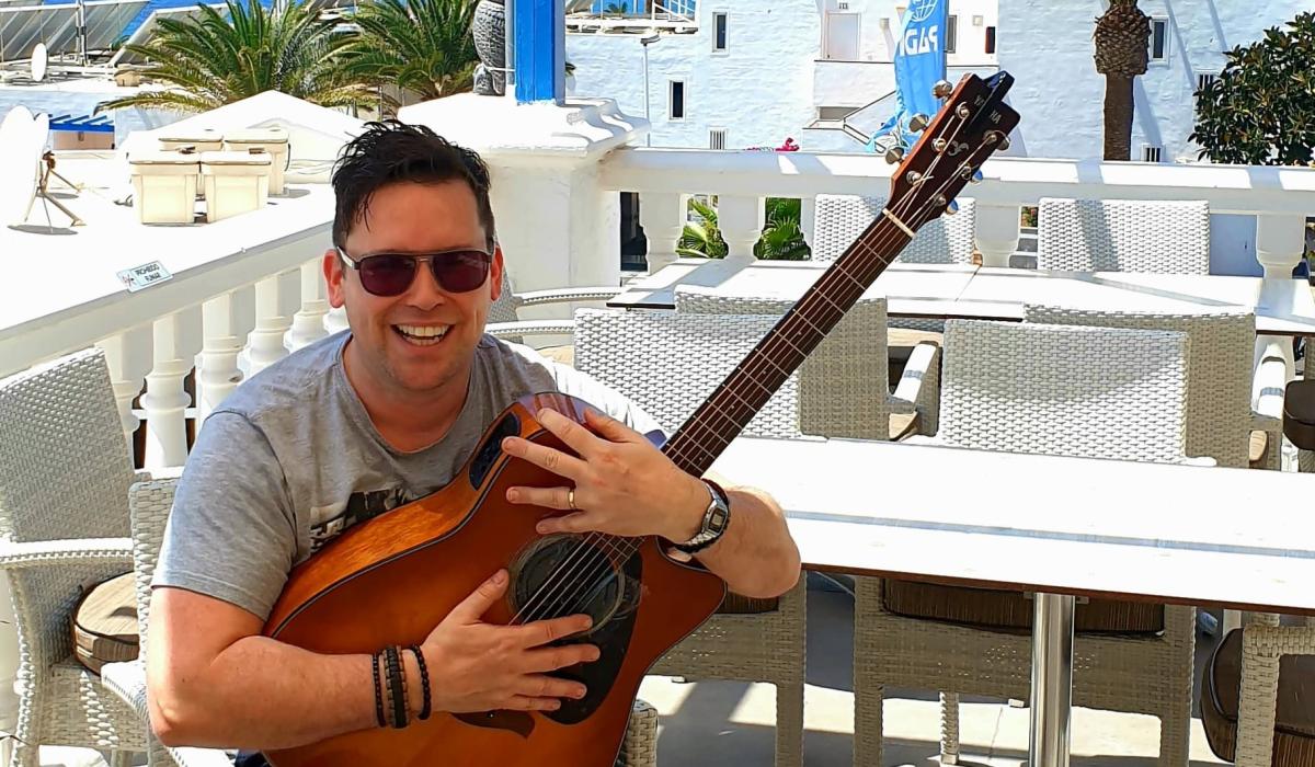 Irish singer-songwriter takes out lease on Lanzarote's oldest Irish bar ...