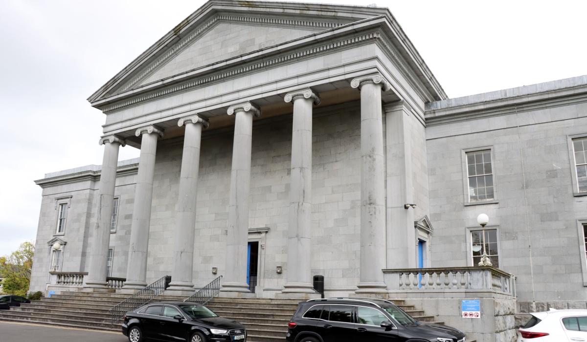 'Good dad' jailed for 'storing' machine gun and ammunition in Clare ...