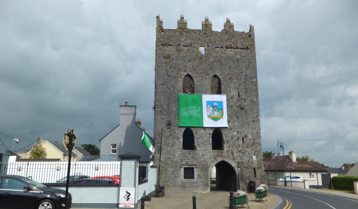 Limerick banner returns to castle in Kilmallock - Limerick Live