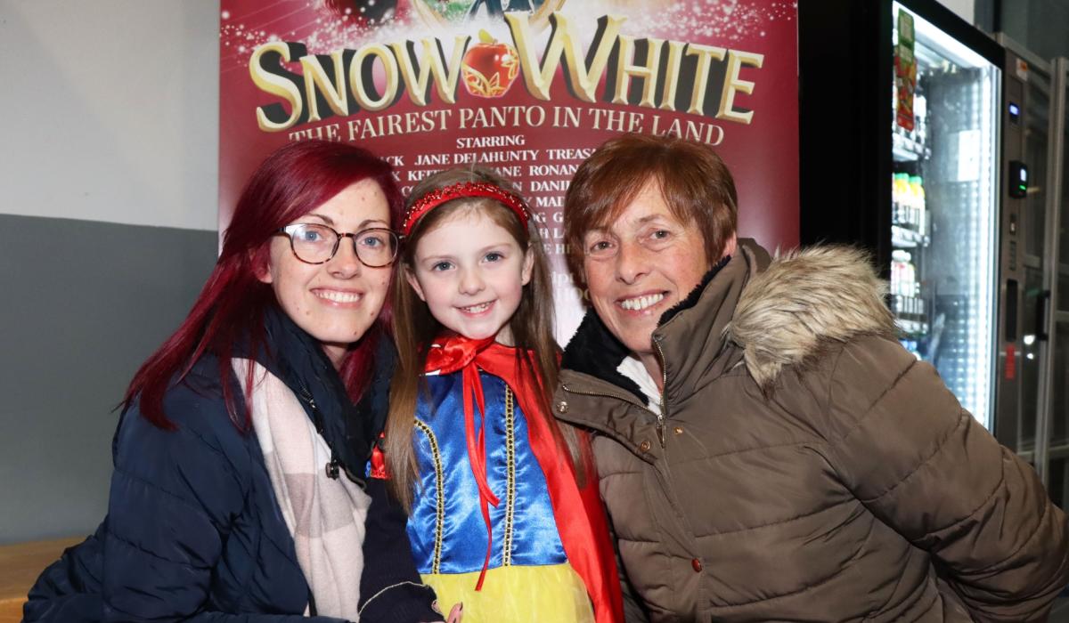 In Pictures: Limerick crowds enjoy Snow White panto at TUS - Page 1 of ...
