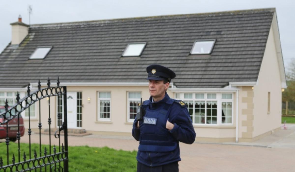 Limerick gardai hunt armed gang following burglary - Limerick Live