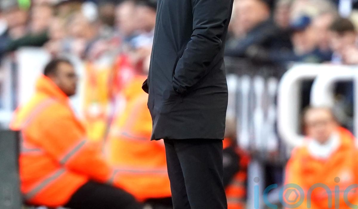 Erik ten Hag tells Manchester United players they must ‘act as robots ...