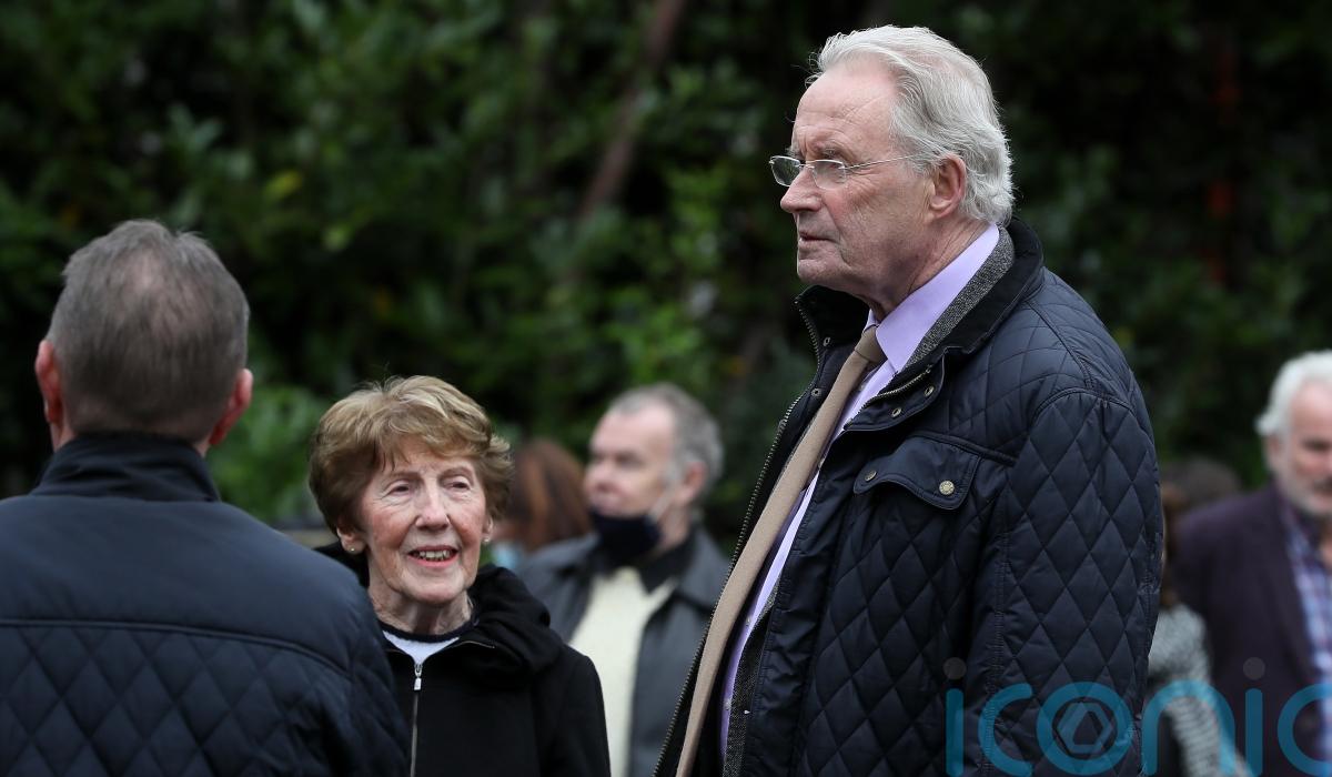 President leads tributes to The Chieftains fiddler Sean Keane ...