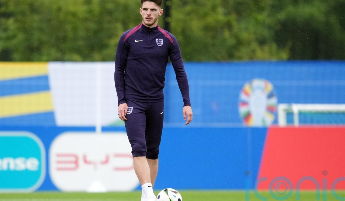 Declan Rice and Kieran Trippier work away from main group at England ...