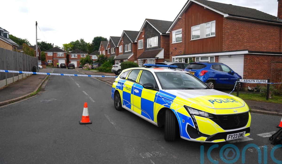 Wife and two daughters of horse racing commentator killed in crossbow ...