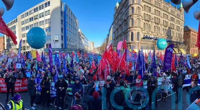 Senior DUP members discuss whether to back a Stormont return - Limerick ...