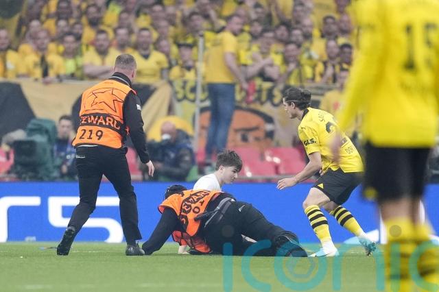 Pitch invaders delay Champions League final in opening moments ...