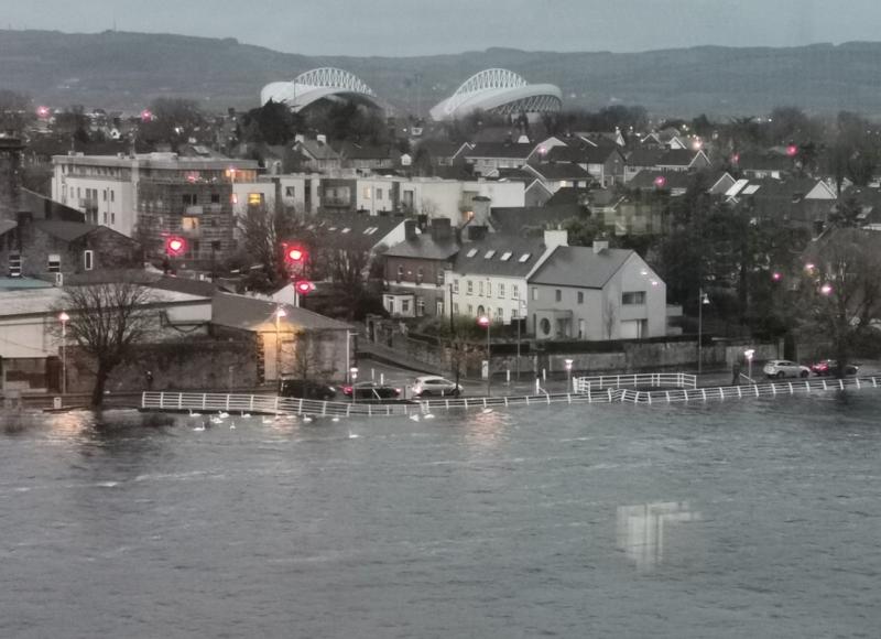 WATCH: Tidal flooding reported in Limerick city - Limerick Live