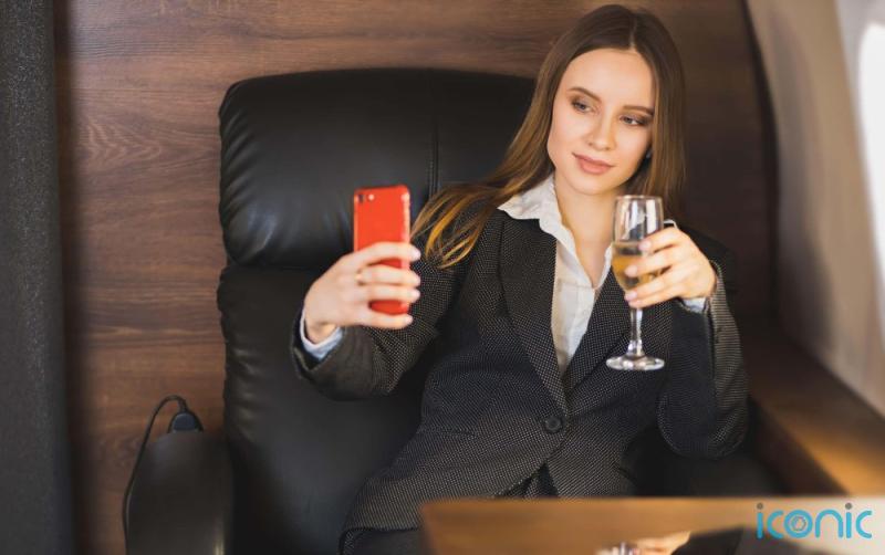 Drama chronicling life of con artist drops on Netflix - Limerick Live