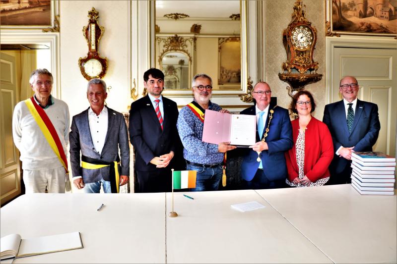 Mayor of Limerick visits burial site of 'hero' Patrick Sarsfield in ...