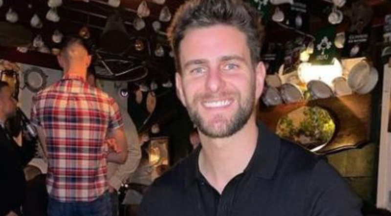 TikTok star Eric Roberts demonstrates how he 'wipes his bum' in ...