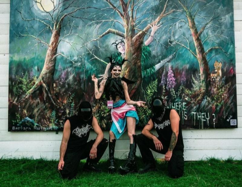 Bambie Thug poses with mural created by Limerick woman at EP - Limerick ...