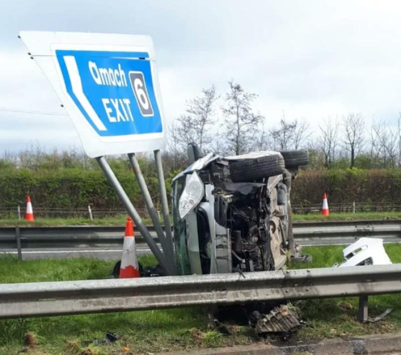Two injured after car dramatically crashes and hits motorway sign ...