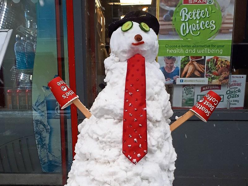 Under the tree at Spar: Some local Limerick stores open despite heavy ...