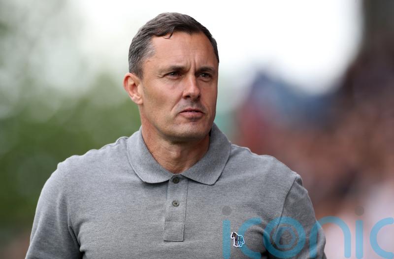 Paul Hurst praises Grimsby display in victory over Stockport - Limerick ...