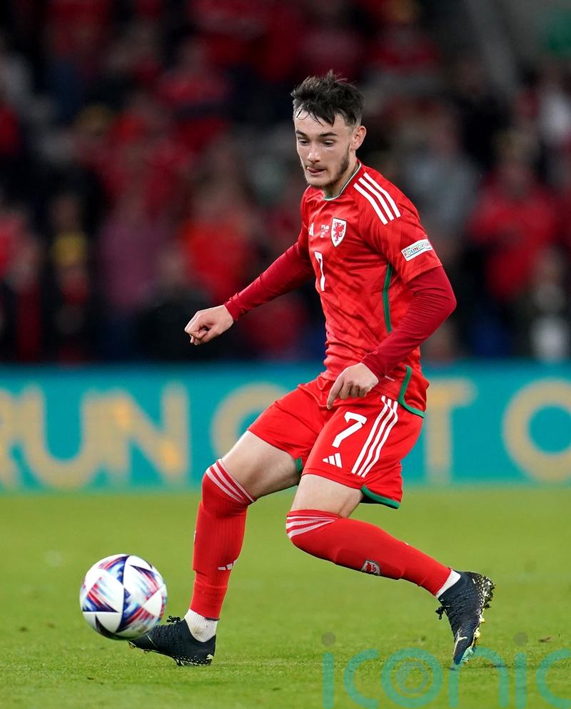 Hibernian sign Dundee United midfielder Dylan Levitt on three-year deal ...