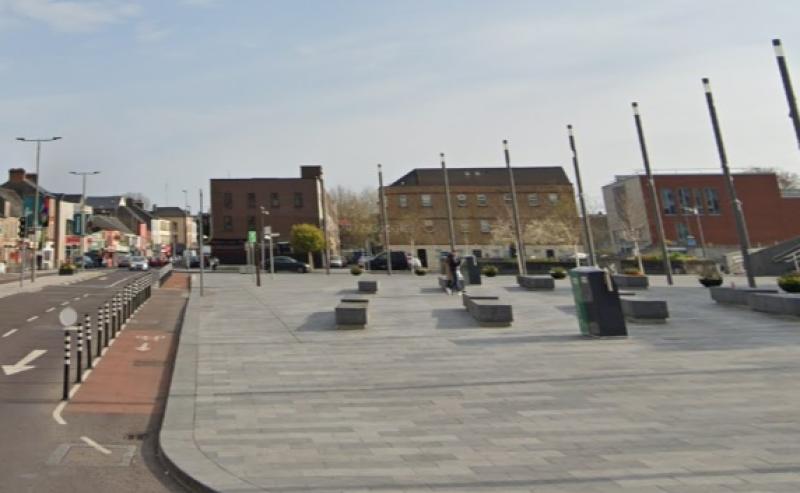 Brave Limerick traffic warden breaks up fight between men wielding an ...