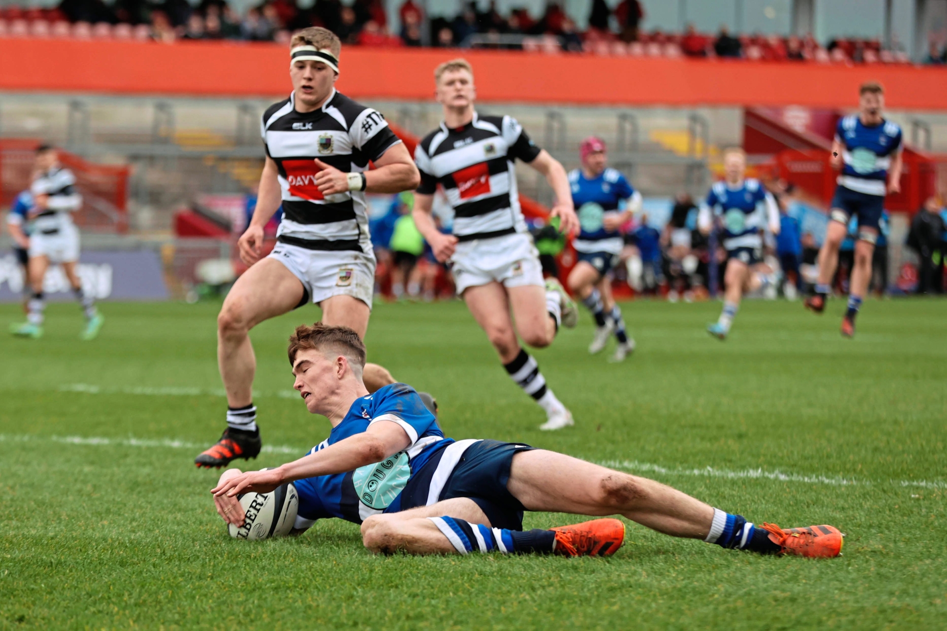 In Pictures: Fans celebrate Crescent College Senior Schools cup win ...