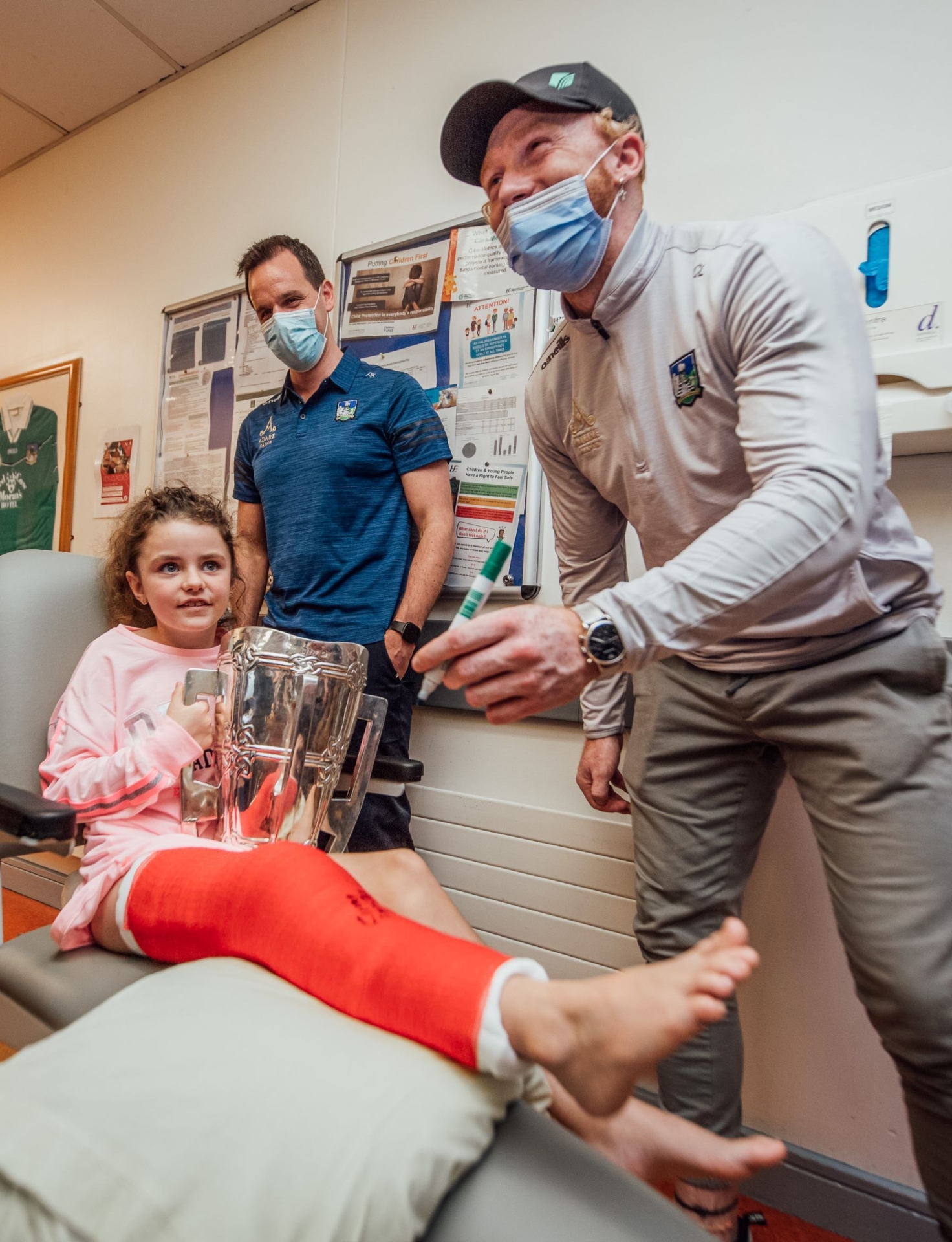 In Pictures: Limerick hurlers pay special visit to children in UHL ...