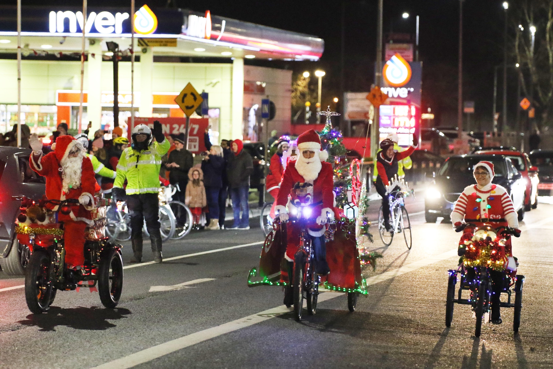 In Pictures: Jolly crowd gathers for the fourth annual Limerick Santa ...