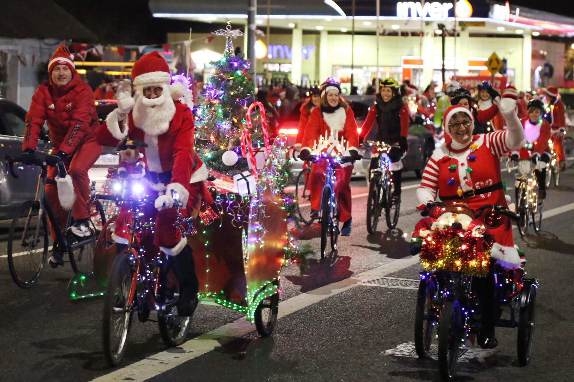 In Pictures: Jolly crowd gathers for the fourth annual Limerick Santa ...