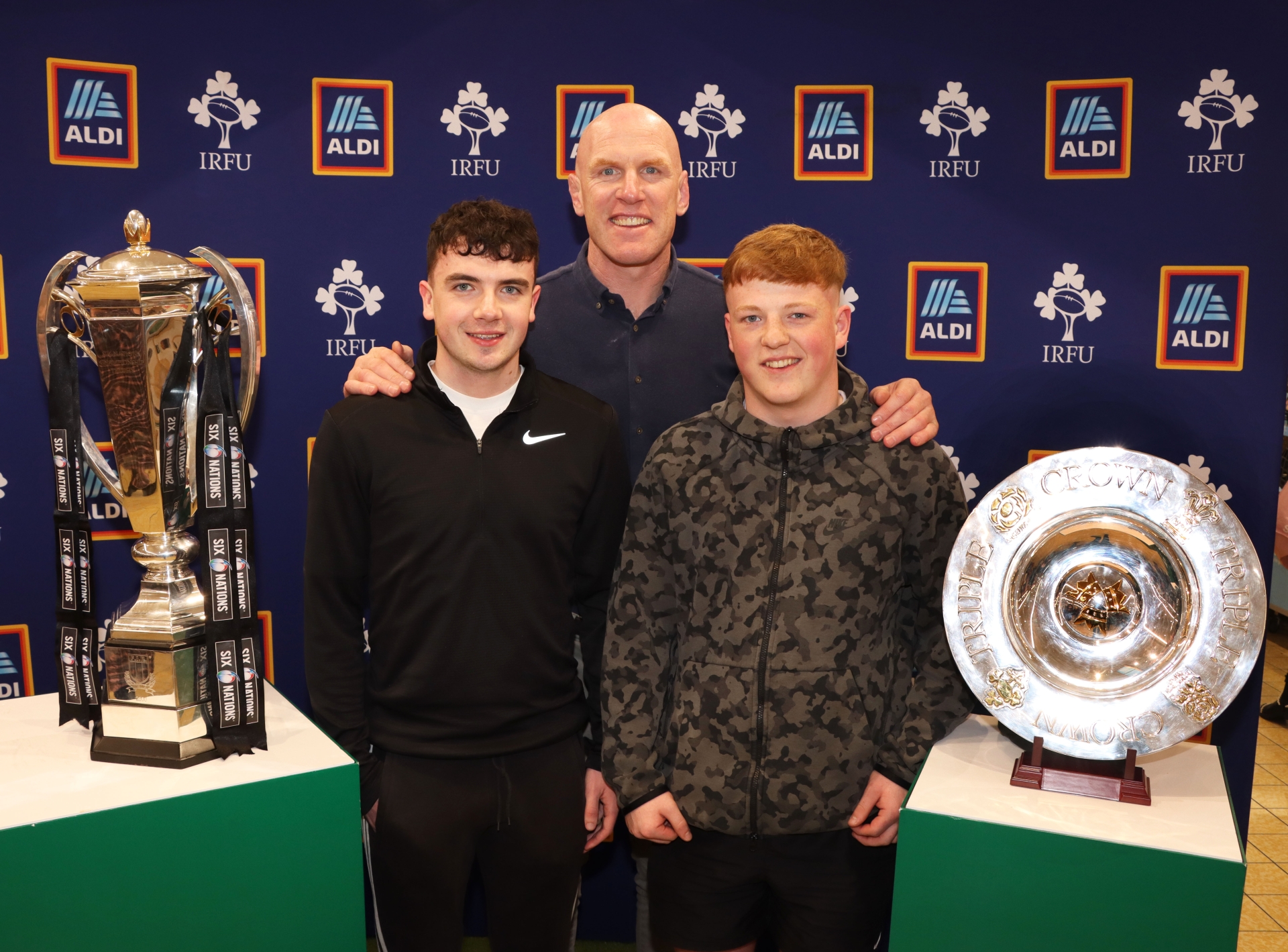 In Pictures: Rugby legend and Six Nations silverware draws large crowd ...