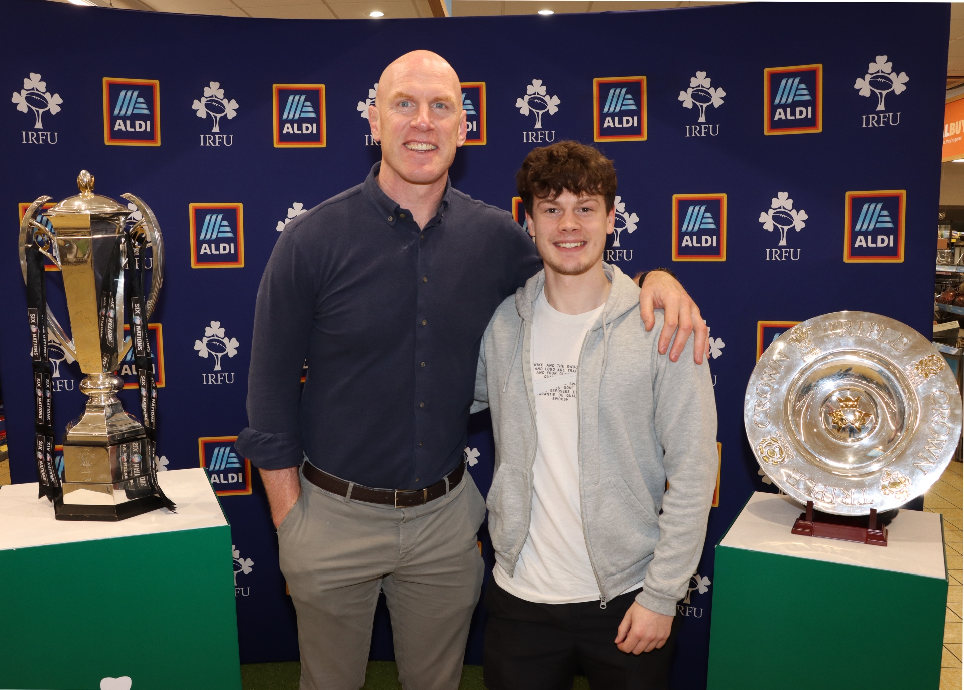 In Pictures: Rugby legend and Six Nations silverware draws large crowd ...