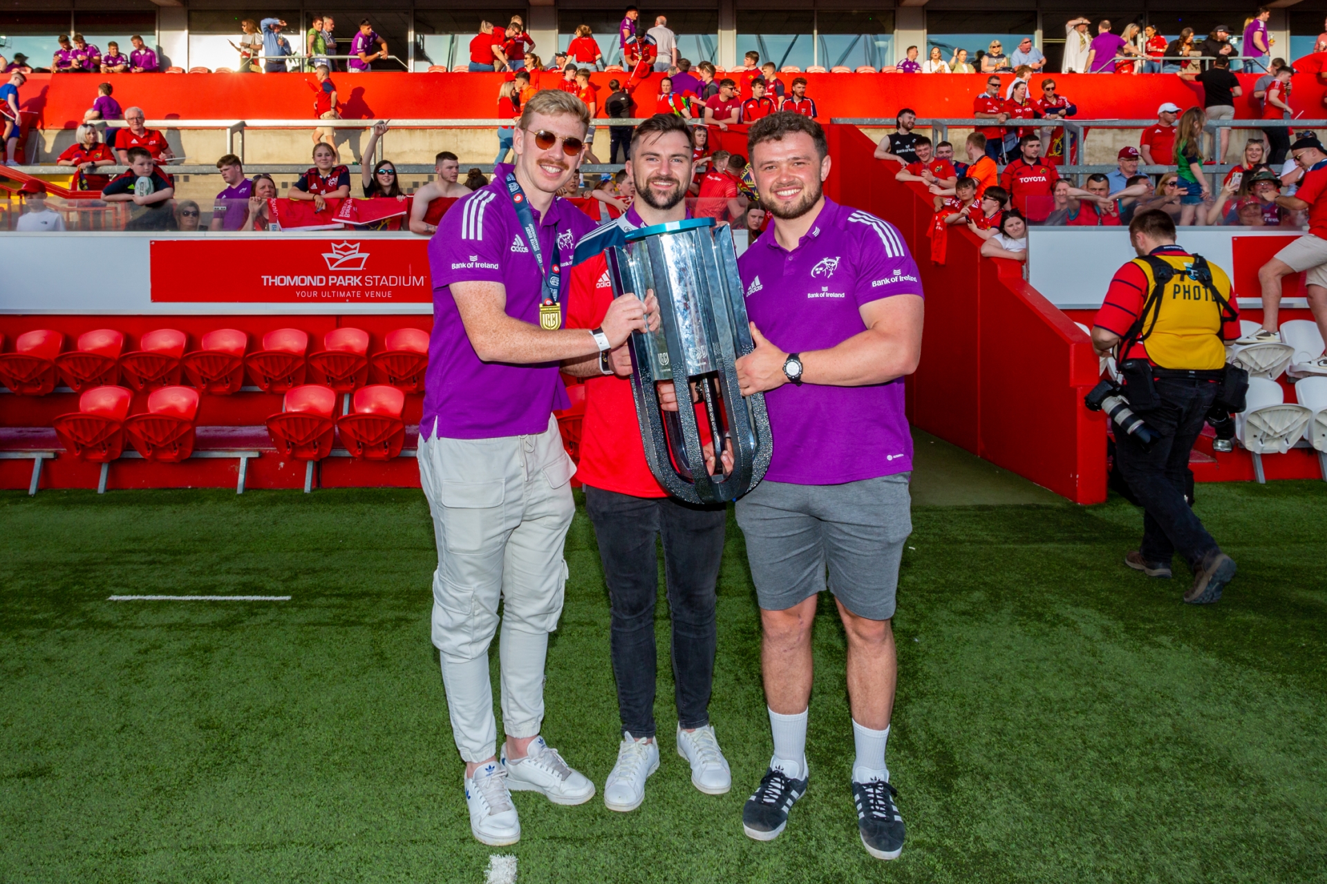 In Pictures: Fans flock to Thomond Park to welcome home Munster Rugby ...