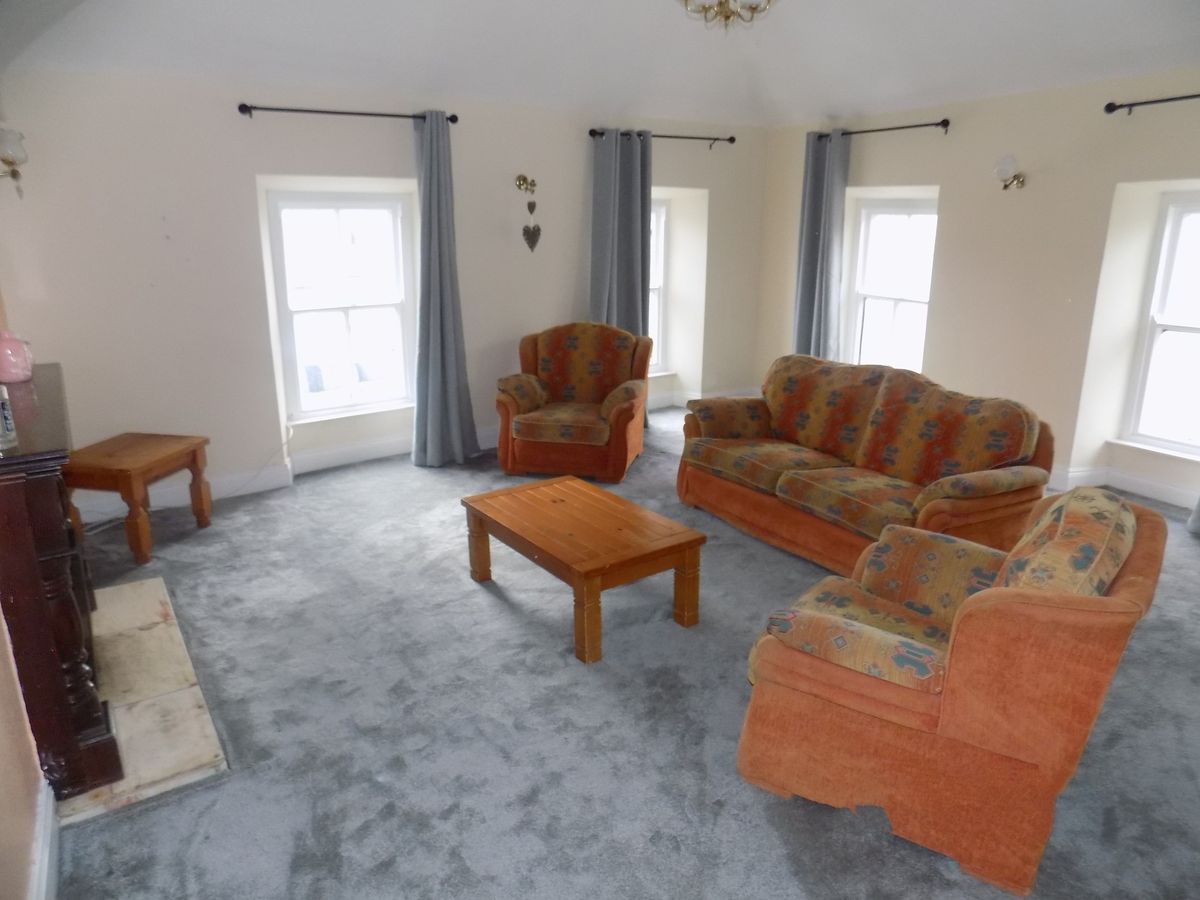 PICTURES: Unusual Tipperary house with apartment included hits the ...