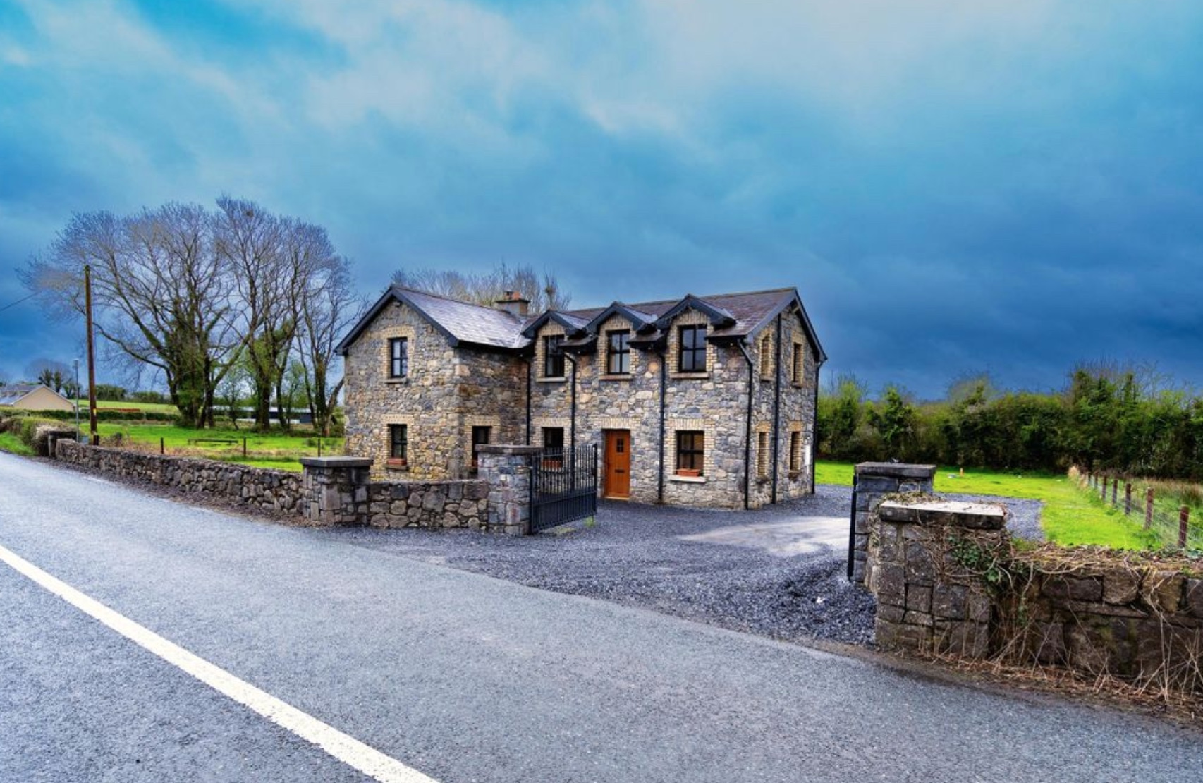 PICTURES: Inside stunning Longford mansion as it hits the market for ...
