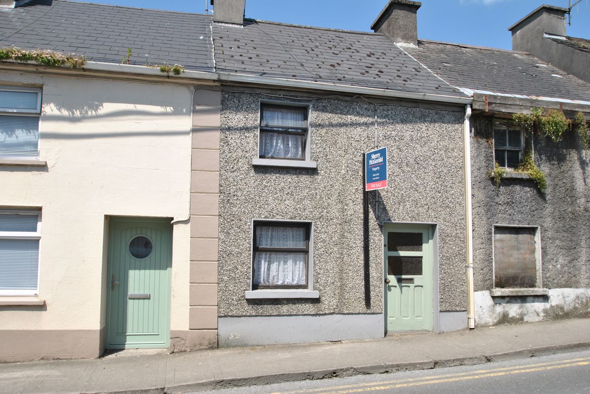 PICTURES: Tipperary house with huge garden and potential up for sale ...