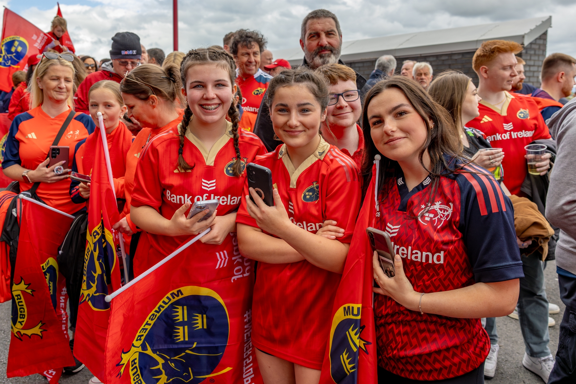 PICTURES: Munster Rugby fans soak up atmosphere at URC semi-final in ...